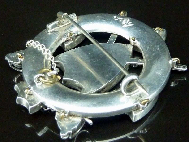 Watt's Antiques :: SILVER ANTIQUE SCOTTISH BROOCH