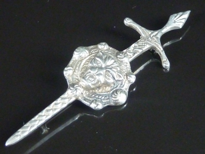 Watt's Antiques :: SILVER BROADSWORD KILT PIN