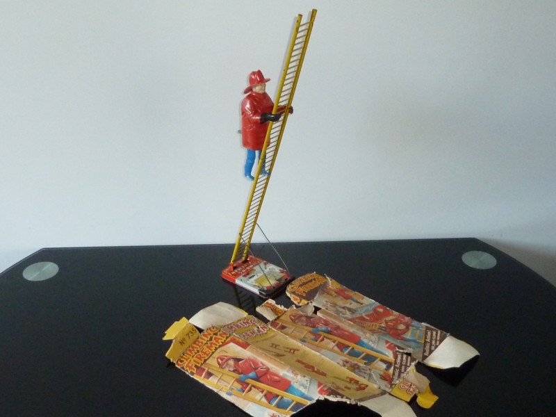 Watt's Antiques :: CLIMBING FIREMAN VINTAGE CLOCKWORK TOY